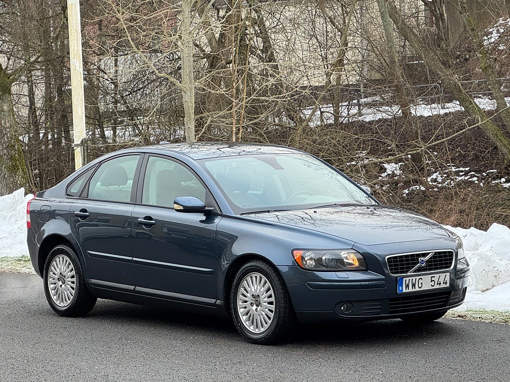 Volvo S40 2.4 Momentum Automat & Bi-Xenon #SÅLD# (WWG544) - Bytbil.com