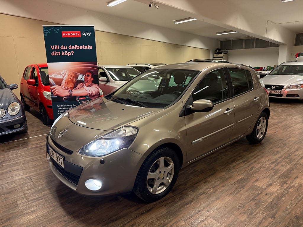 Renault Clio 5dörrars Halvkombi 1.2 E85 Euro5 Endast12000m (MDR937) - Bytbil.com