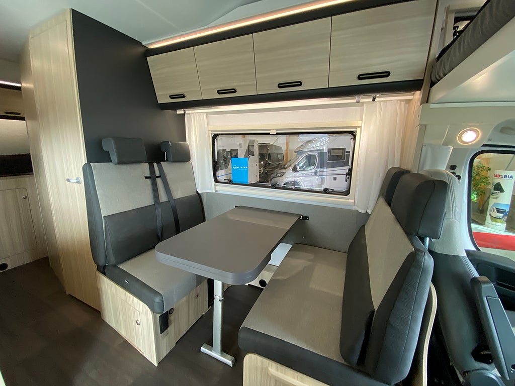 Sun Living Sun Living A 75 DP Aut / 6 sovplatser /6 bältade