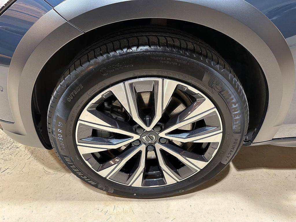 Volvo V90 Cross Country B4 AWD Plus Läder 360-Kamera 19″-LM – Automan ...