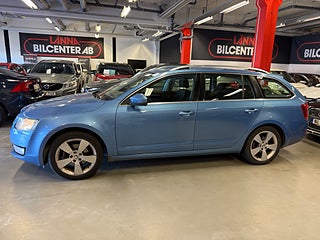 Skoda Octavia Kombi 2.0 TDI 4x4 Elegance 2 ägare Drag PDC (ALF248 ...