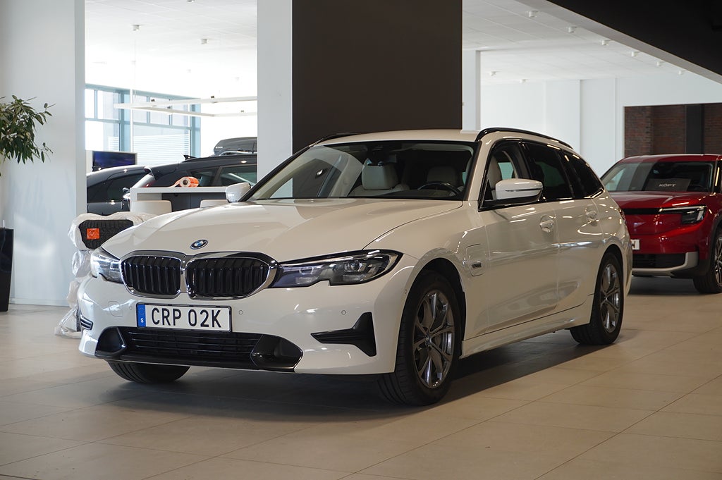BMW 330 e xDrive Touring Sport Navi Headup Tonade Drag | R (CRP02K ...
