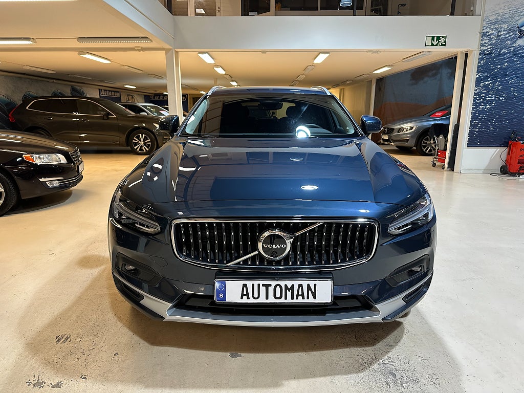 Volvo V90 Cross Country B4 AWD Plus Läder 360-Kamera 19″-LM – Automan ...