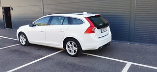 Volvo V60 D6 Plug-in Hybrid AWD Geartronic Momentum Euro 5 (LNR962 ...