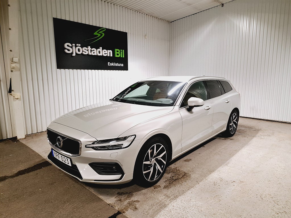 Volvo V60 D3 Momentum Skinn Värmare Carplay Rattvärme (YPF023) - Bytbil.com