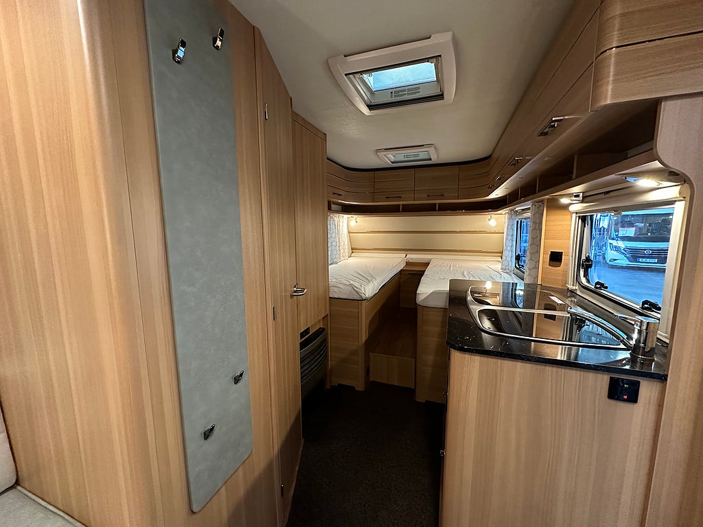 LMC CARAVAN LMC CARAVAN Style / 450 E / Markis / Cykelställ / 1500kg