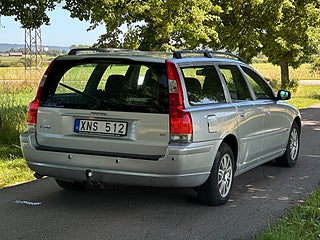 Volvo V70 2.4 Momentum Svensksåld. GPS Skinn Drag Bi-xenon (XNS512 ...